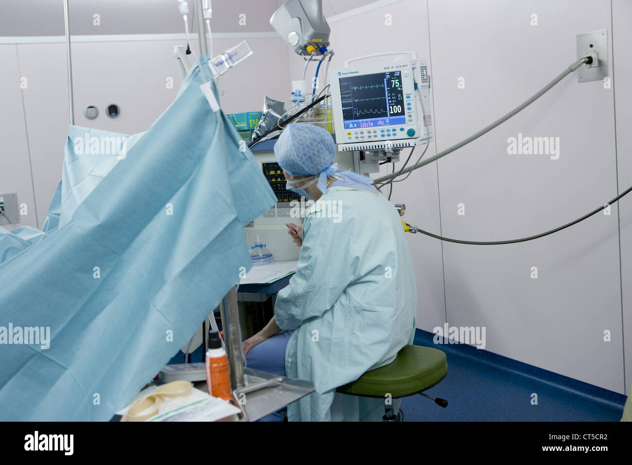 Anesthesist High Resolution Stock Photography and Images - Alamy
