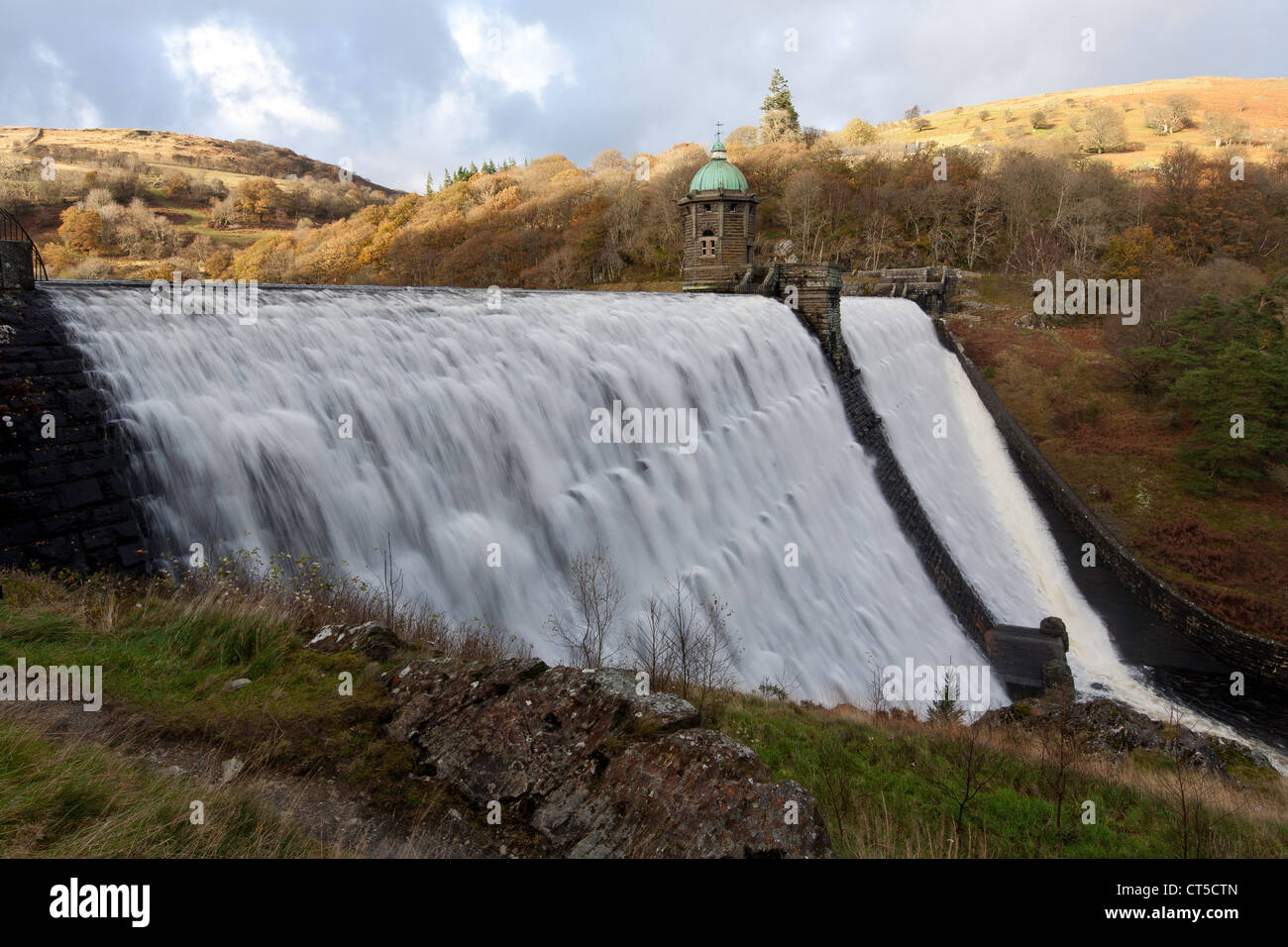 Dam Water Flowing Stock Photos & Dam Water Flowing Stock Images - Alamy