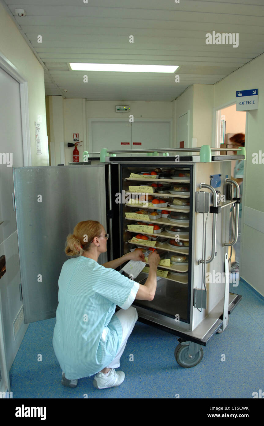 Hospital food trolley hi-res stock photography and images - Alamy