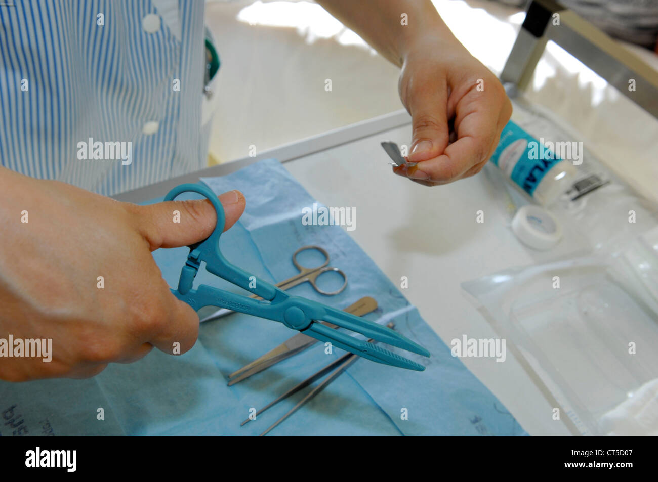 Dispensing medicines hi-res stock photography and images - Alamy