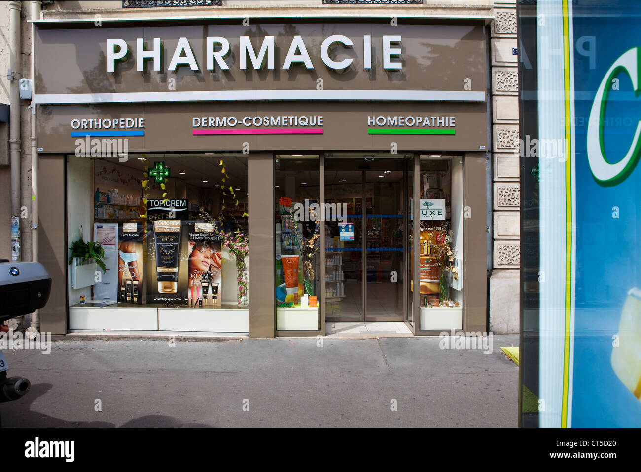 OUTSIDE OF A CHEMIST'S SHOP Stock Photo - Alamy