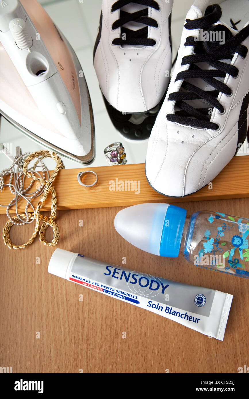 Cleaning wood with toothpaste hi-res stock photography and images - Alamy