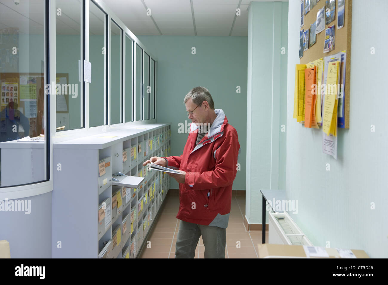 Hospital orderly hi-res stock photography and images - Alamy