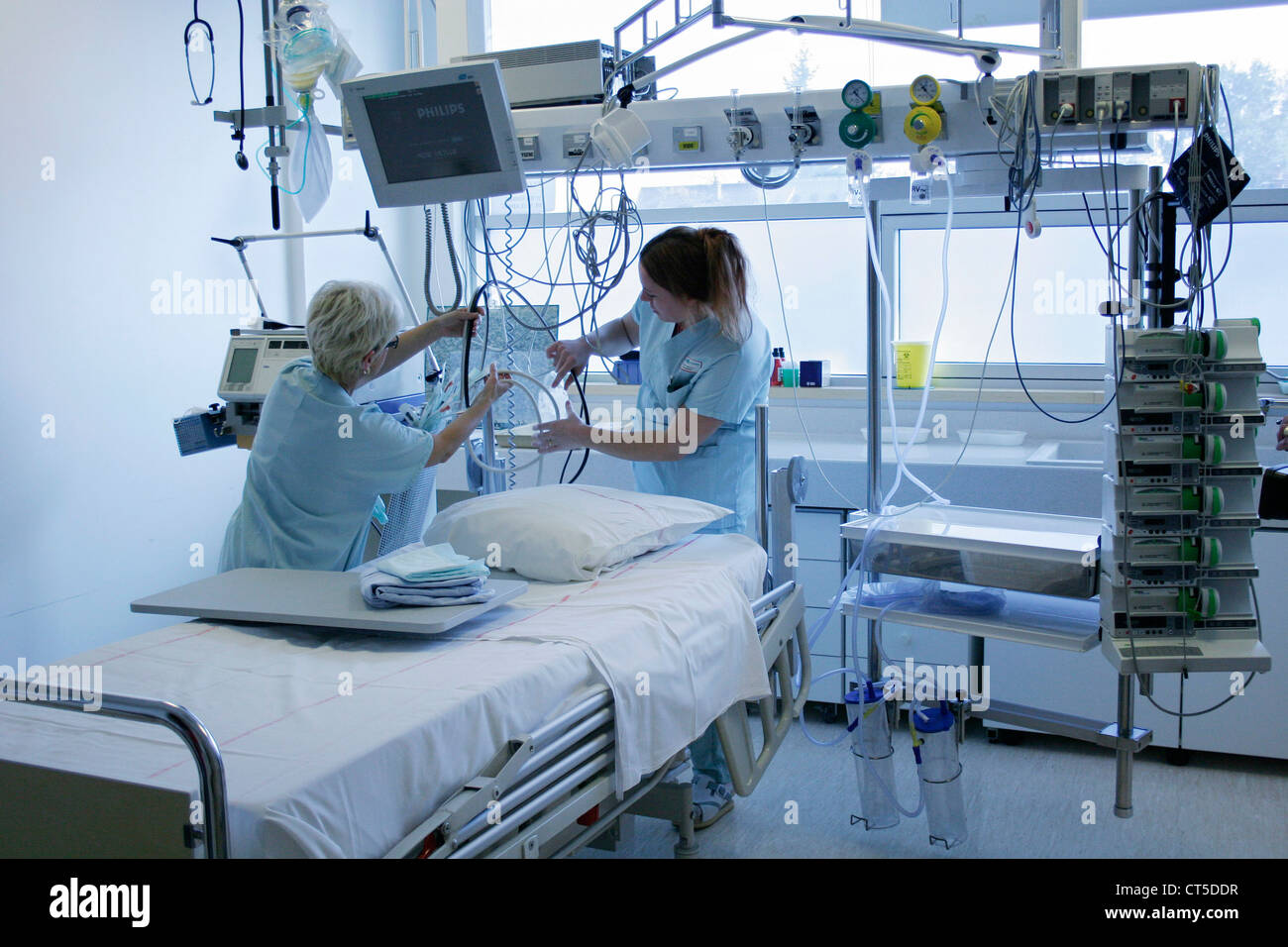 Resuscitation equipment High Resolution Stock Photography and Images ...