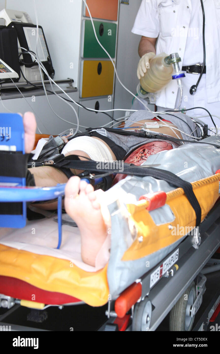 Intubation Emergency Stock Photos & Intubation Emergency Stock Images ...
