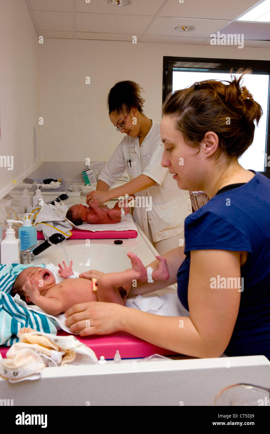 New born babies hospital nursery hi-res stock photography and images ...