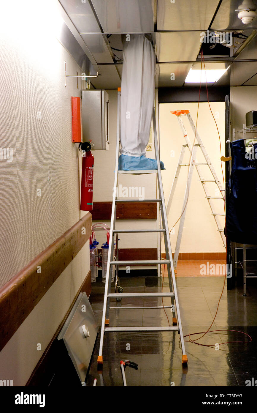 Hospital ladder hi-res stock photography and images - Alamy