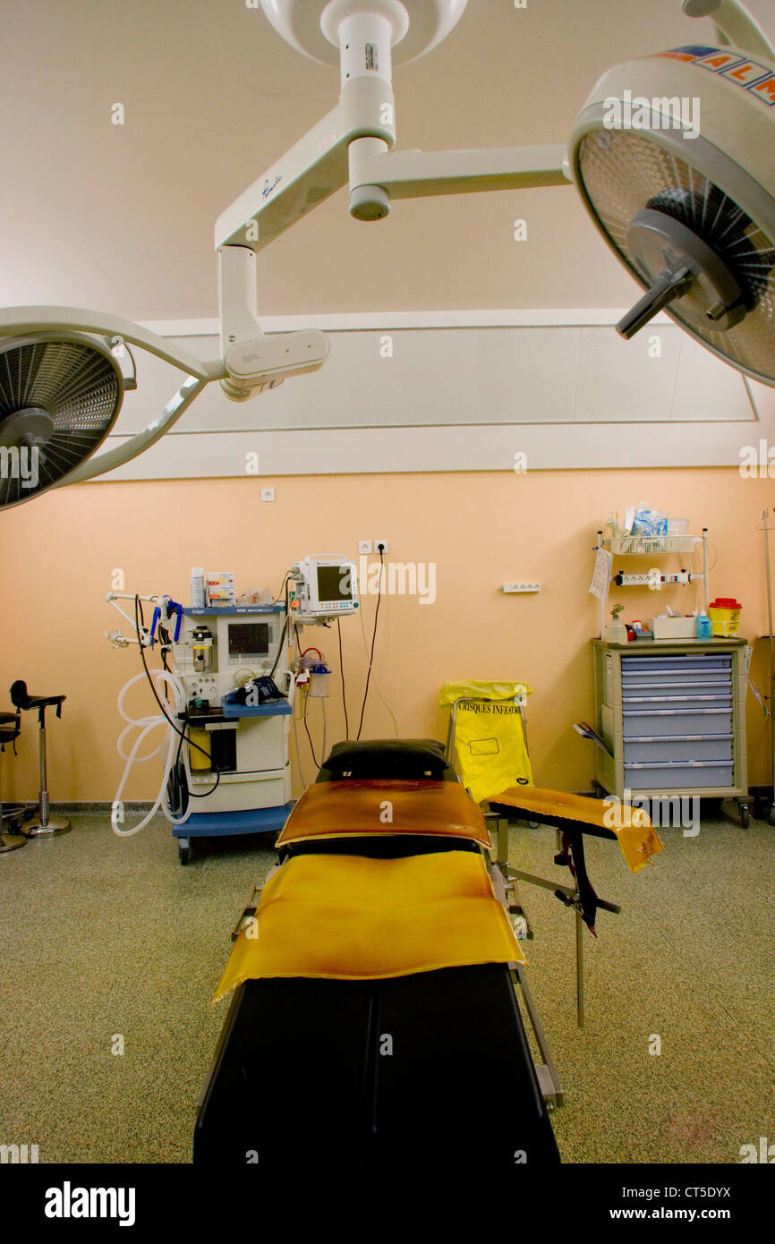 Operating tables hi-res stock photography and images - Alamy