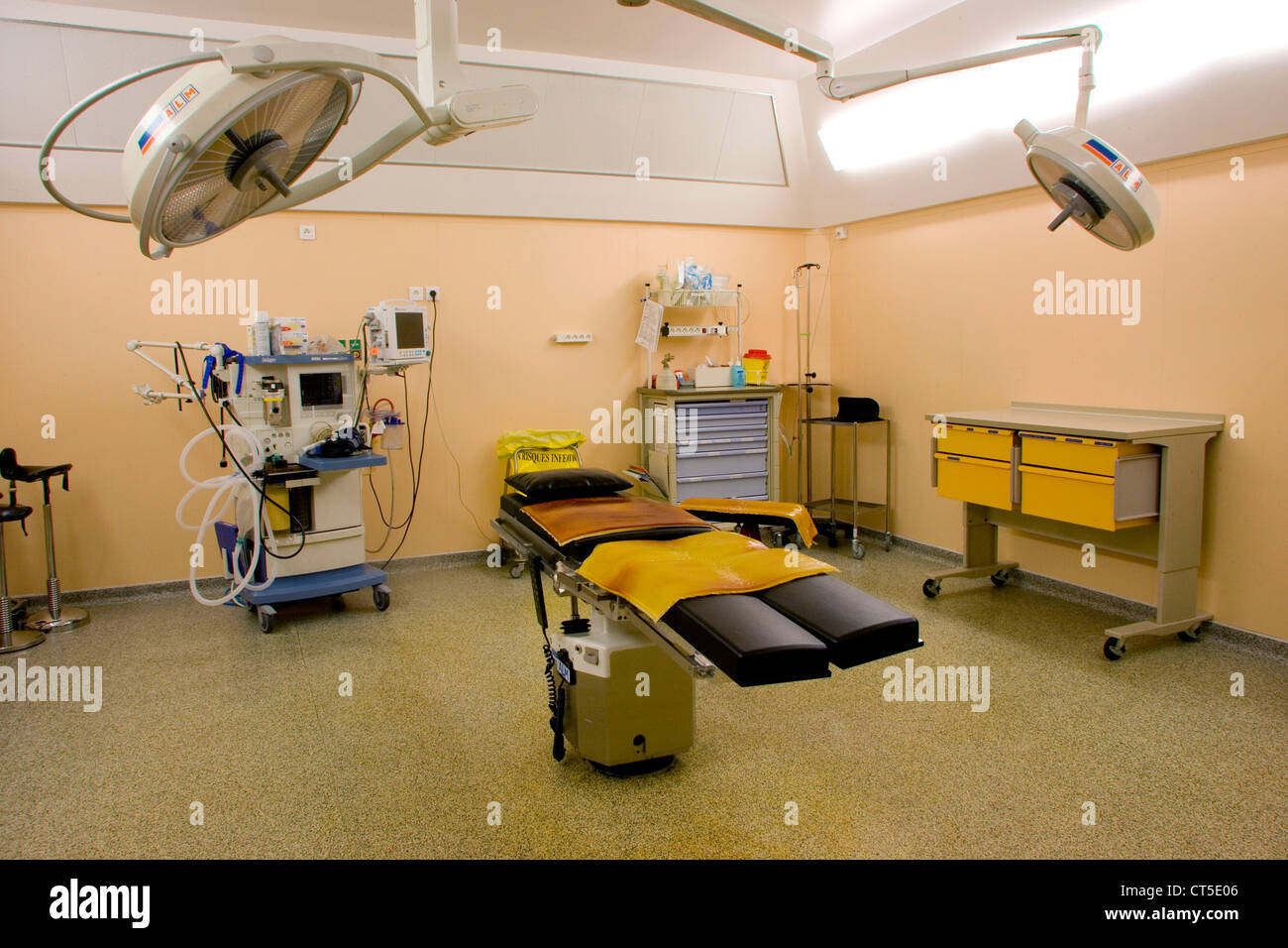 Operating lamps hi-res stock photography and images - Alamy