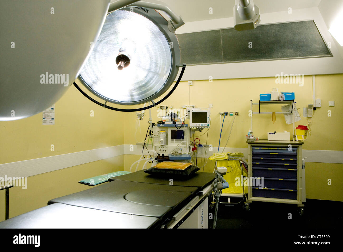 Empty Operating Theatre High Resolution Stock Photography and Images ...