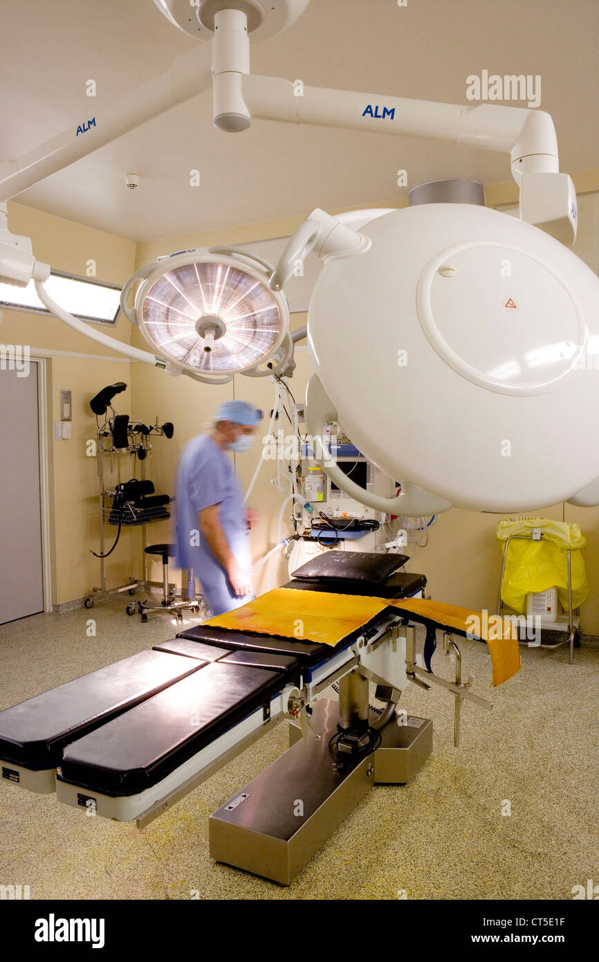 Operating beds hi-res stock photography and images - Alamy