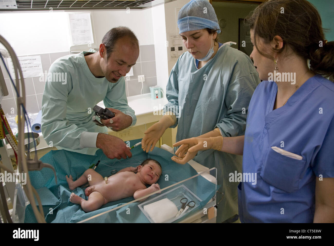 Neonatal care childrens hospital hi-res stock photography and images ...