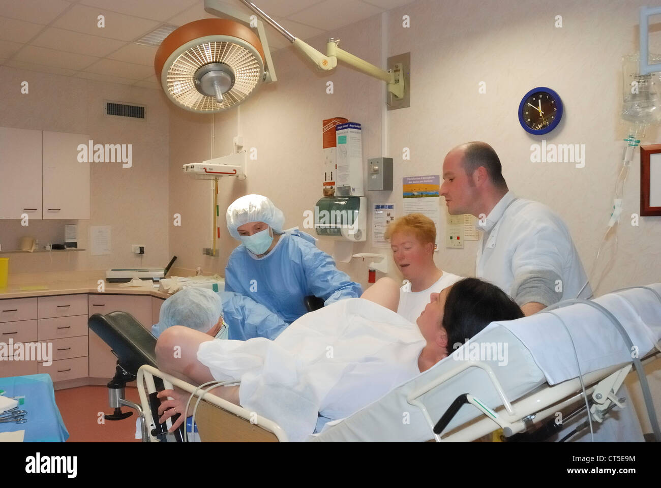 Physical delivery hi-res stock photography and images - Alamy