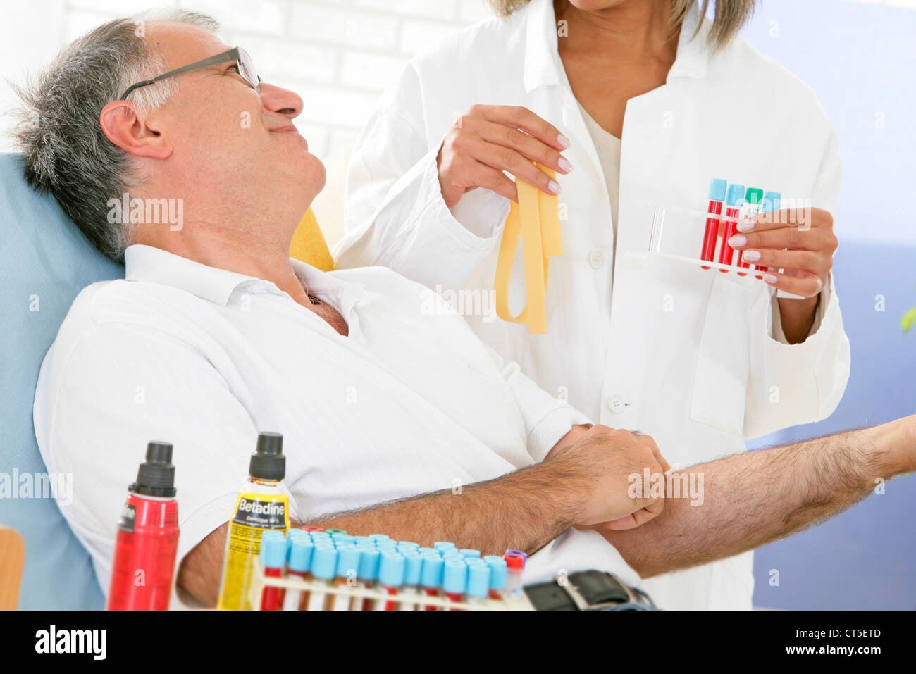 Senior blood sample hi-res stock photography and images - Alamy