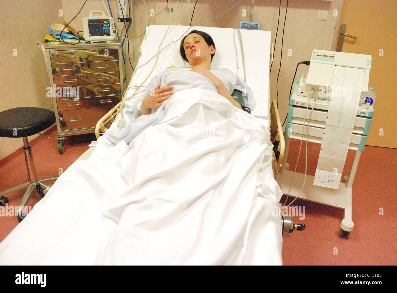 Diagnostic monitoring hi-res stock photography and images - Alamy