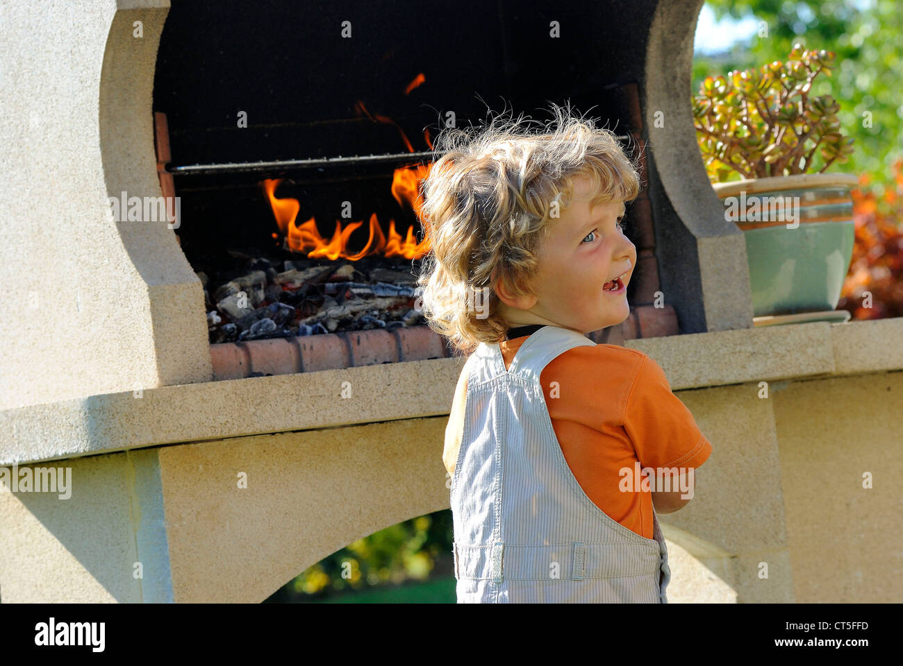 Child accident fire hi-res stock photography and images - Alamy