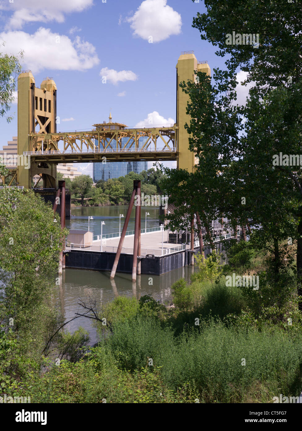 A vertical lift bridge hi-res stock photography and images - Alamy