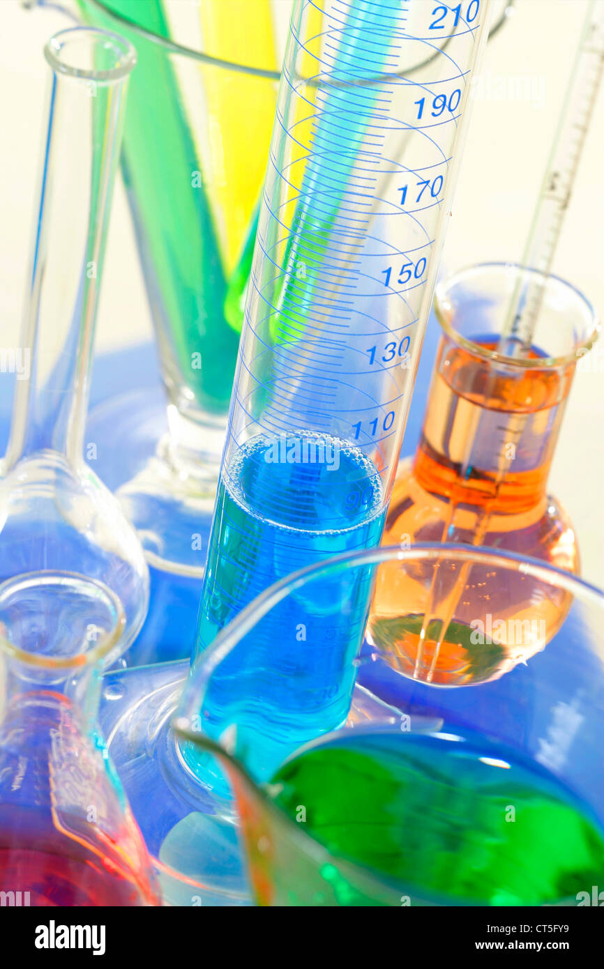Chemical laboratory set flasks hi-res stock photography and images - Alamy