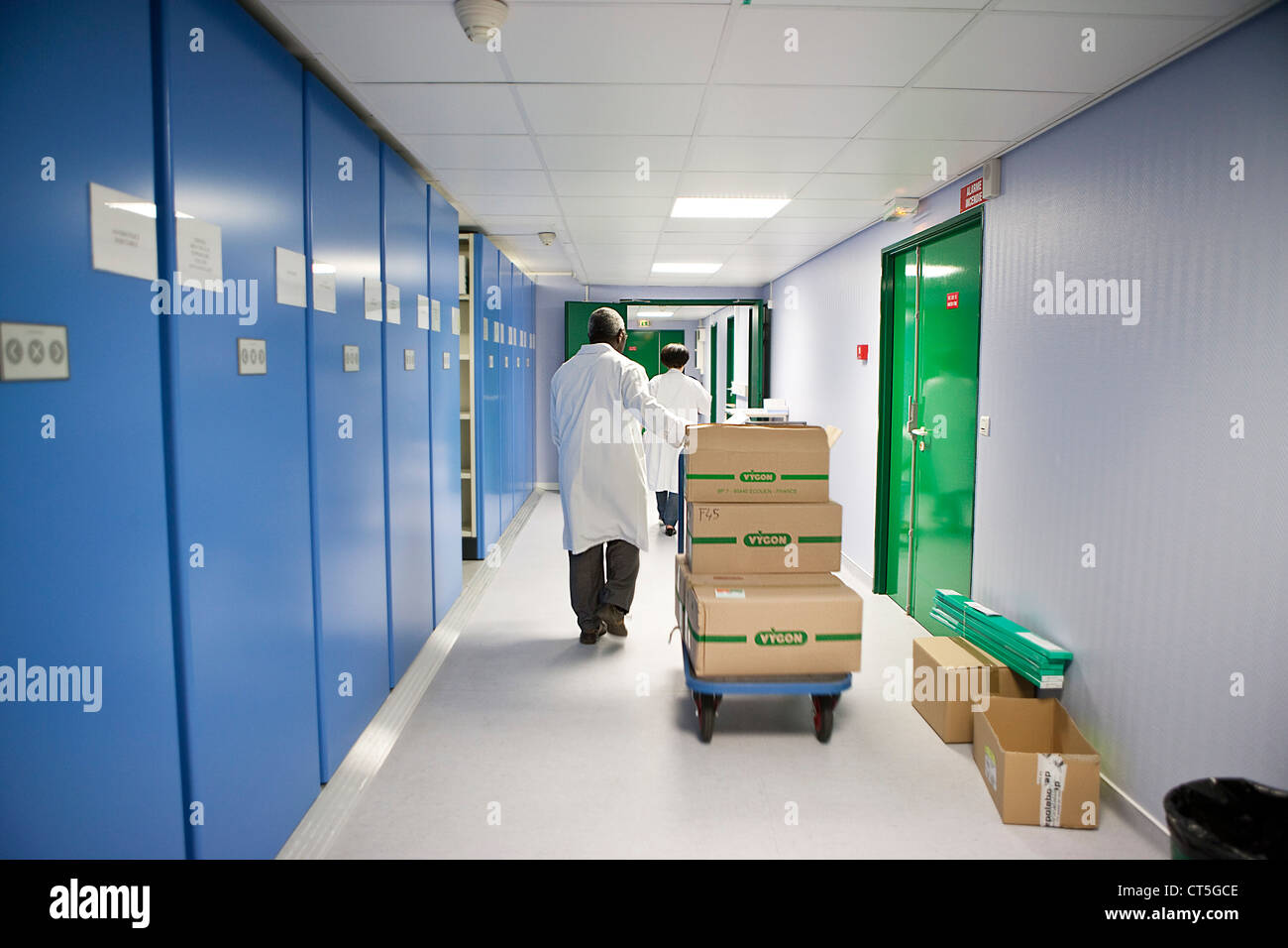 Pharmacy staff hi-res stock photography and images - Alamy