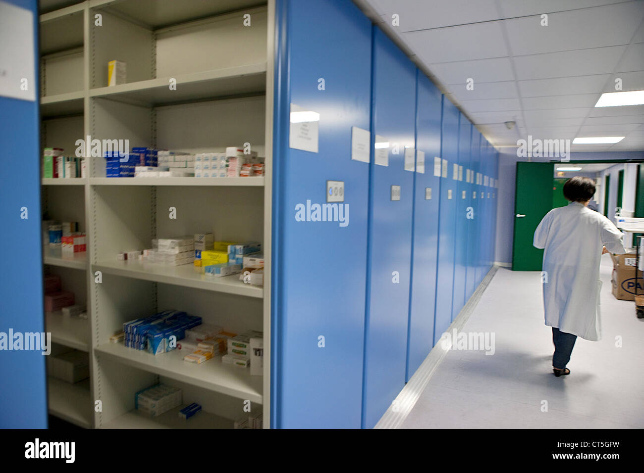 Central laboratory hospital center hi-res stock photography and images ...