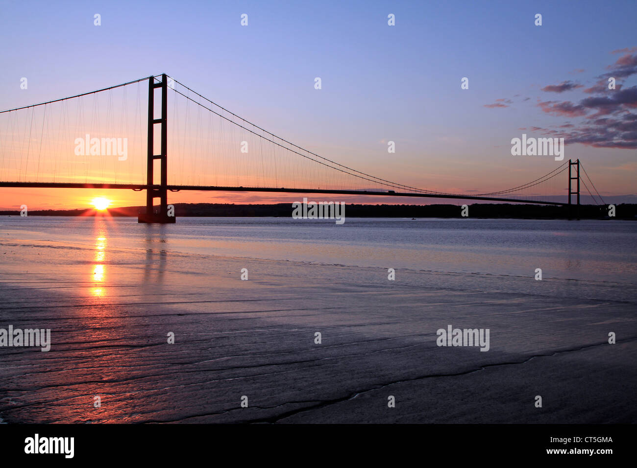 the sun sets over the Humber Bridge Stock Photo - Alamy
