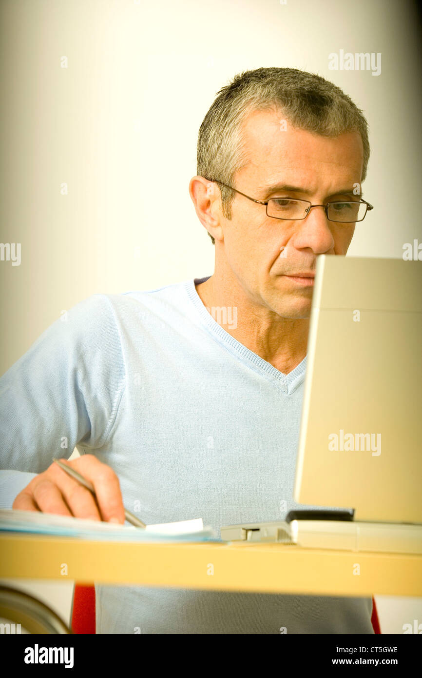 Web forms hi-res stock photography and images - Alamy