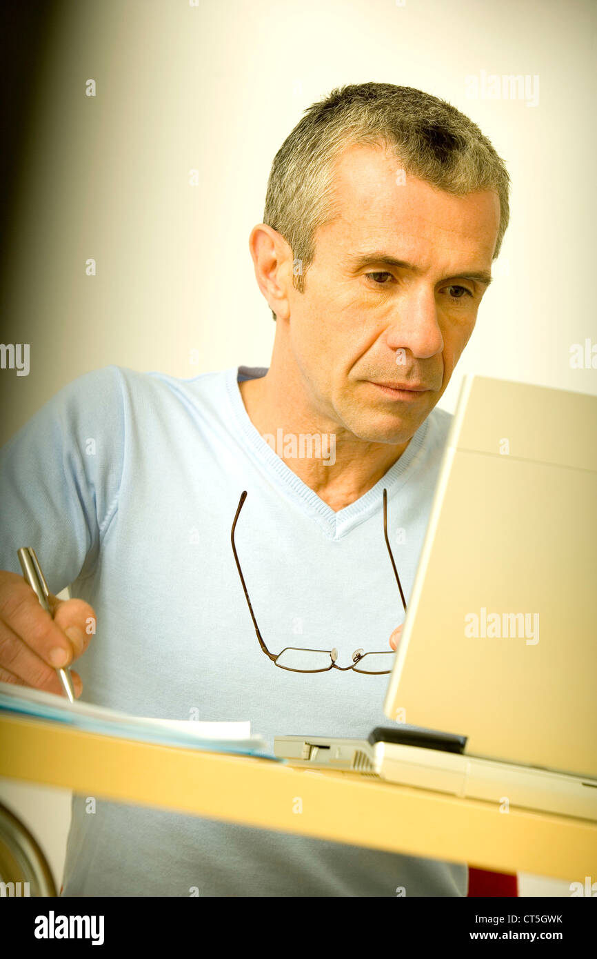 Web forms hi-res stock photography and images - Alamy