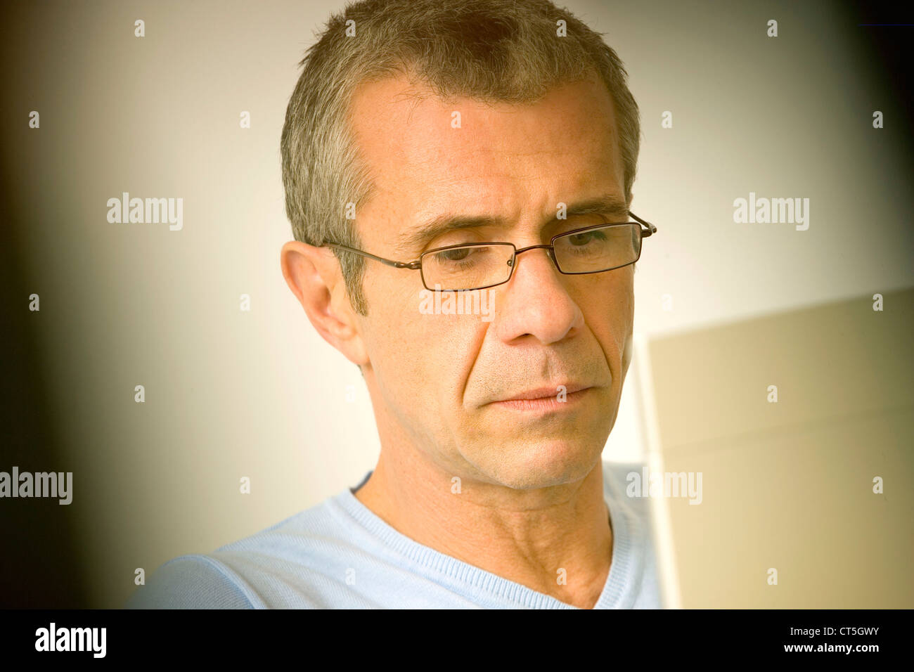 MAN USING A COMPUTER Stock Photo - Alamy