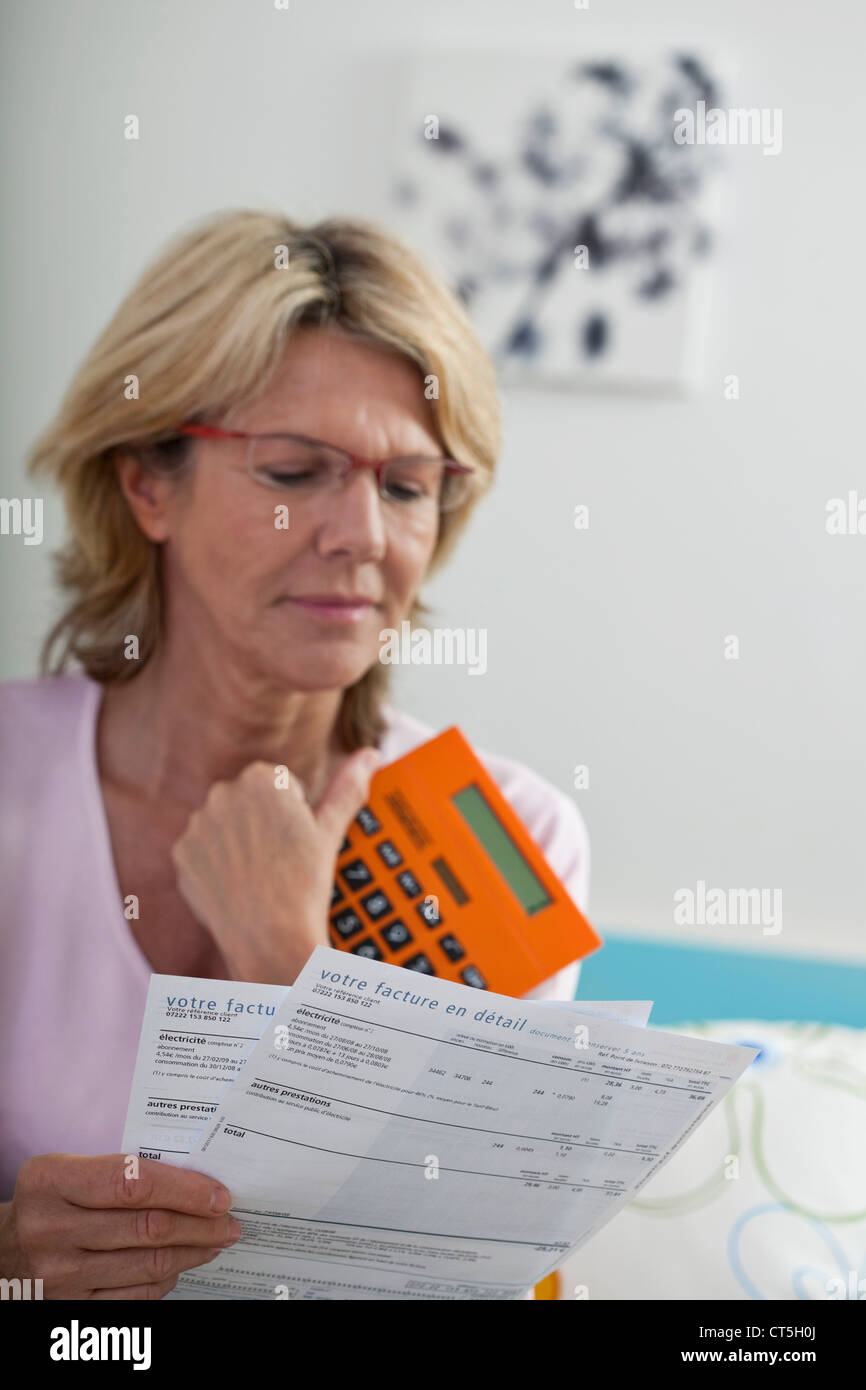 Women filling out forms hi-res stock photography and images - Alamy