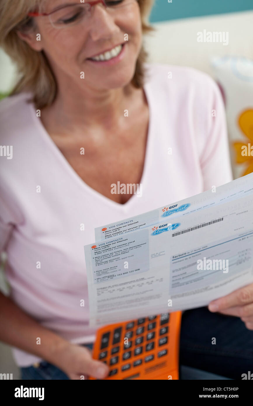 Women filling out forms hi-res stock photography and images - Alamy