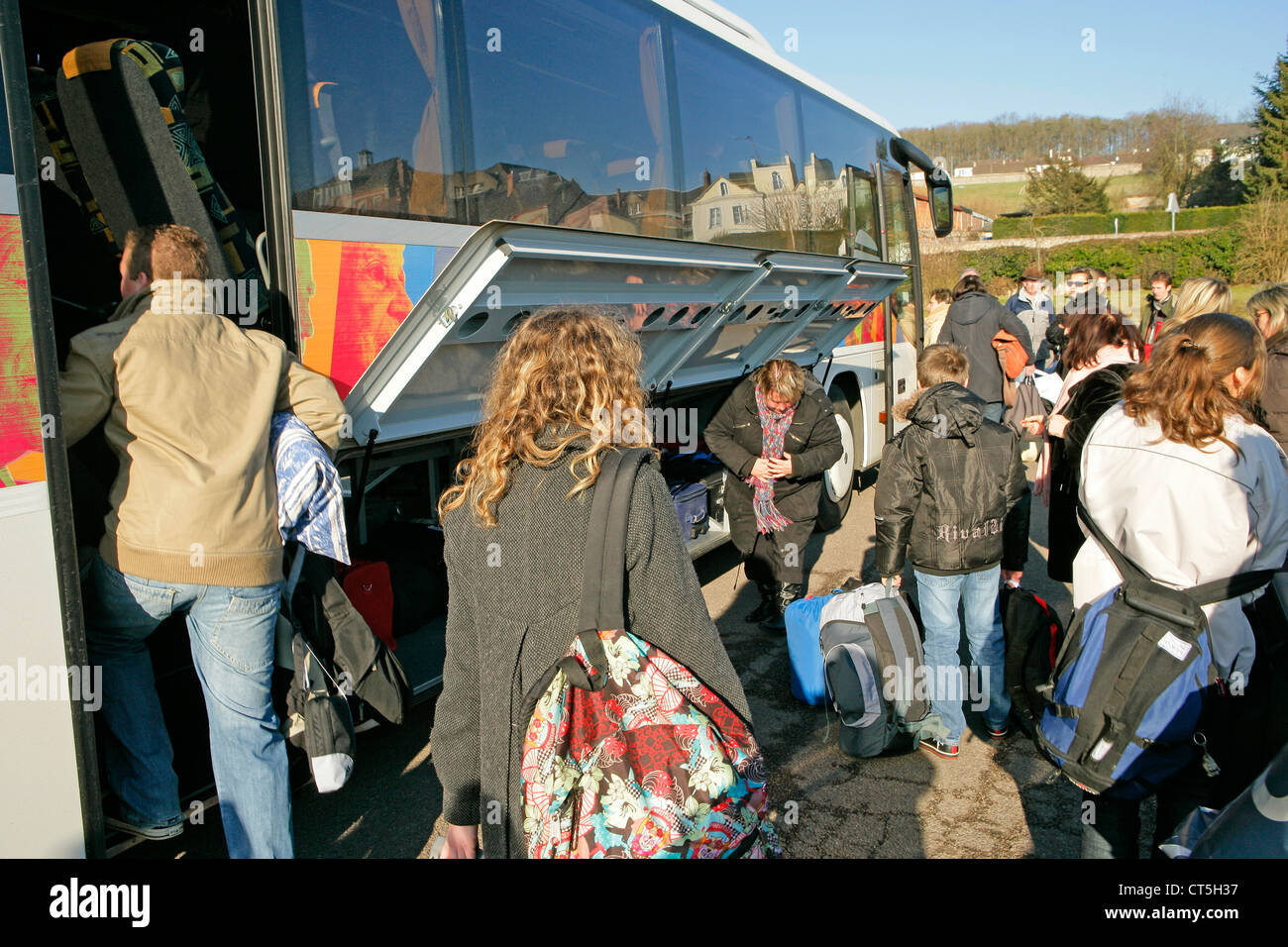 School buses leaving school hi-res stock photography and images - Alamy