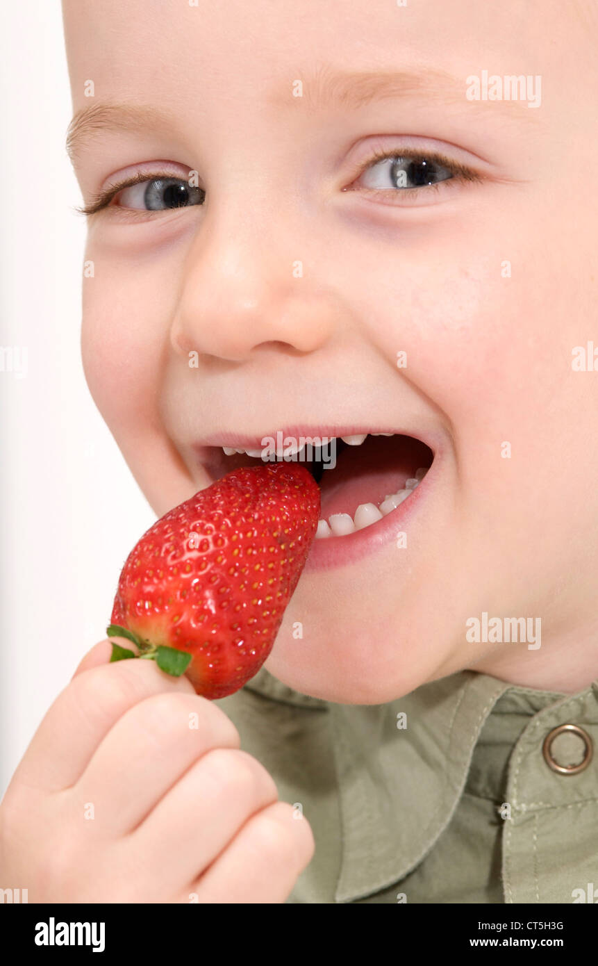 CHILD EATING FRUIT Stock Photo - Alamy
