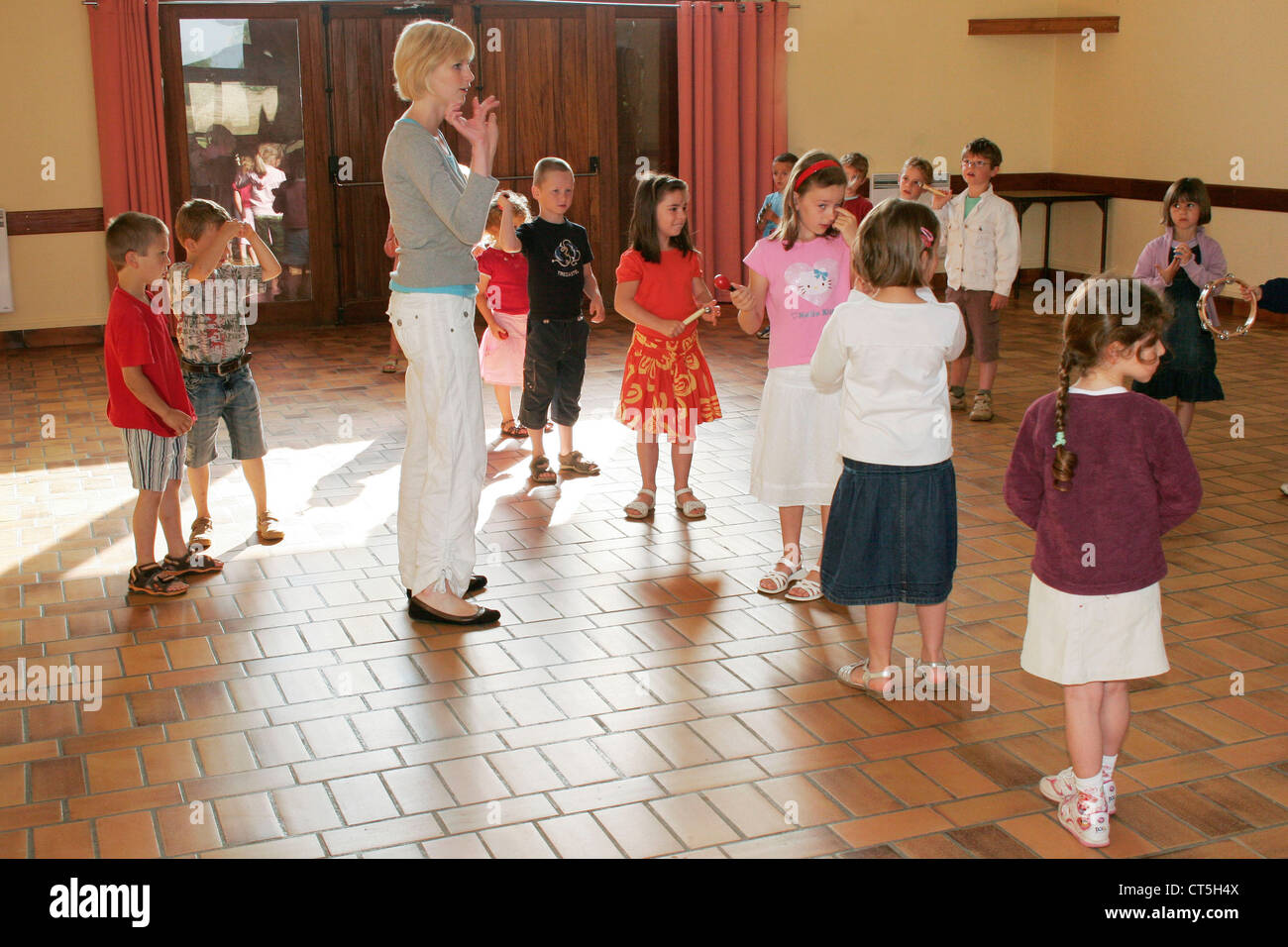 PRIMARY SCHOOL CLASS Stock Photo - Alamy