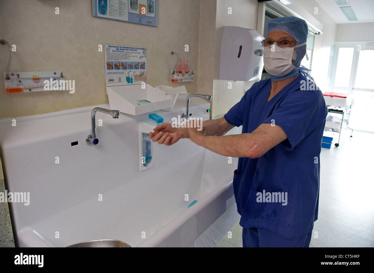 HAND WASHING IN HOSPITAL Stock Photo - Alamy