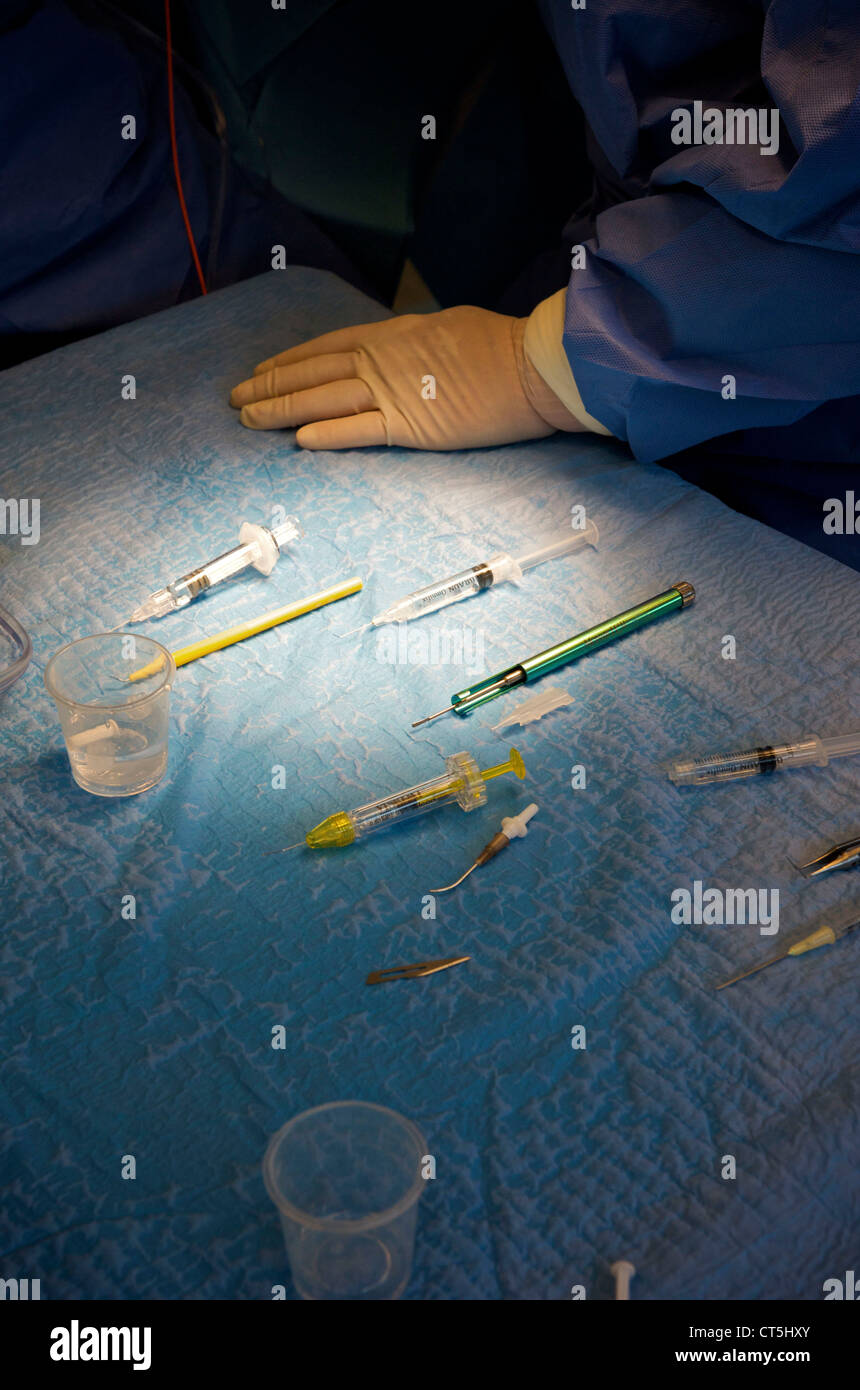 Cataract surgery instruments hi-res stock photography and images - Alamy