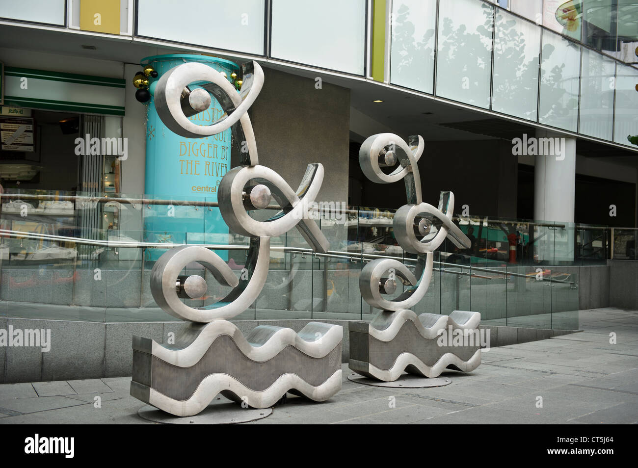 Singapore riverside sculpture hi-res stock photography and images - Alamy