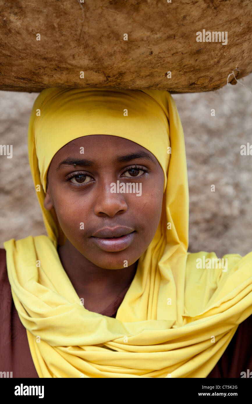 Harar ethiopia woman hi-res stock photography and images - Alamy