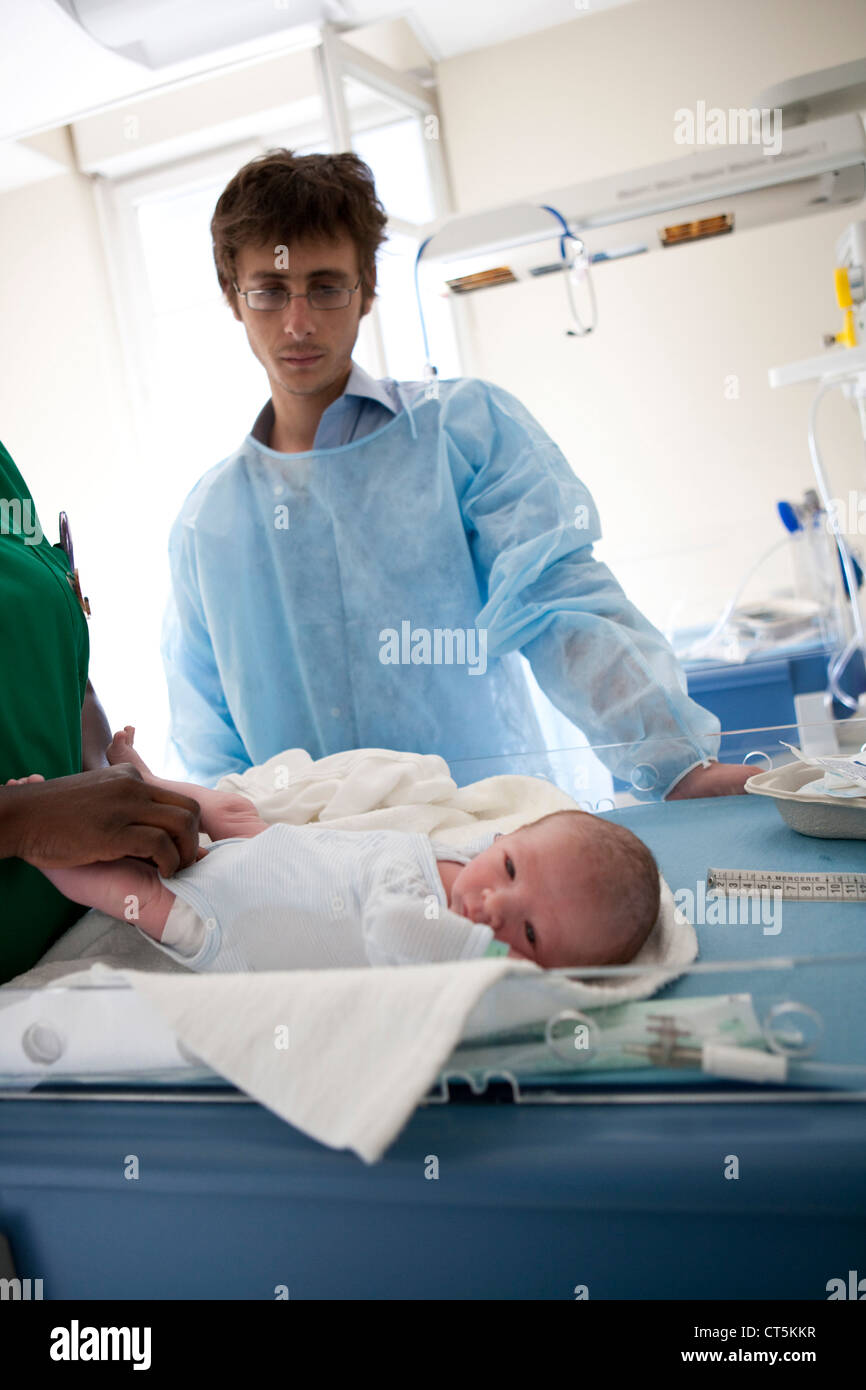 Resuscitation tables hi-res stock photography and images - Alamy
