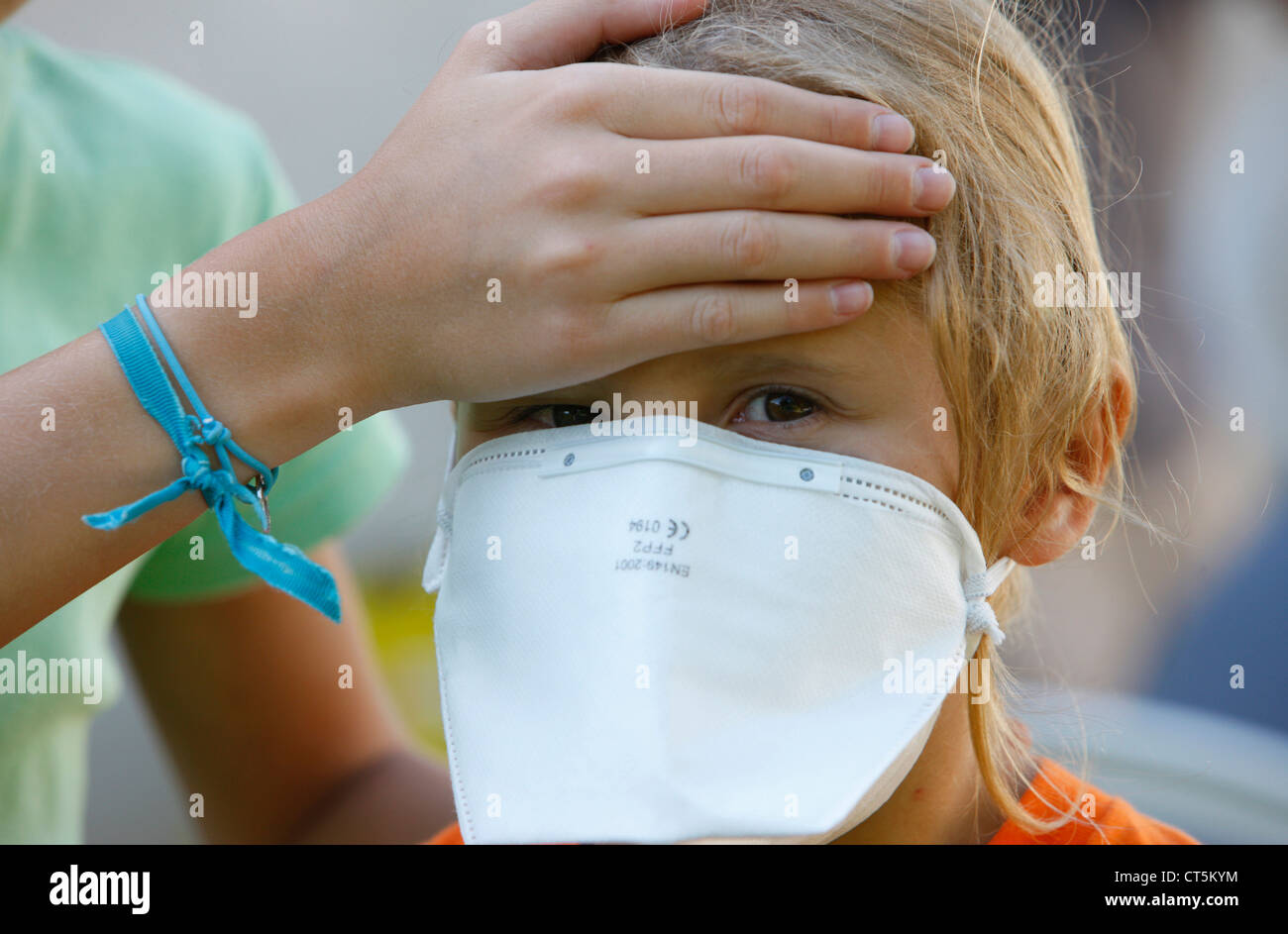 Girls swine flu mask hi-res stock photography and images - Alamy