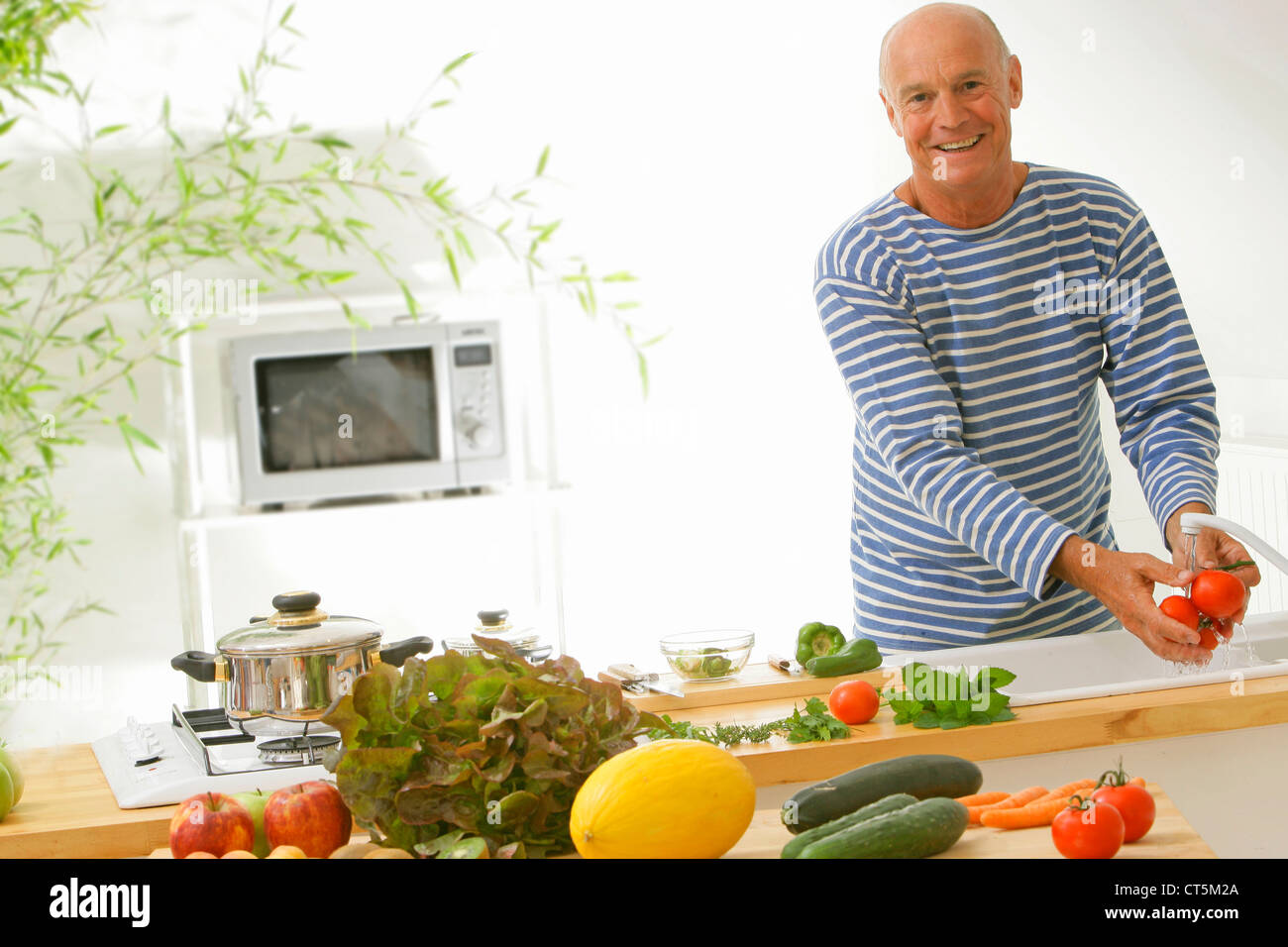 ELDERLY PERSON IN KITCHEN Stock Photo - Alamy