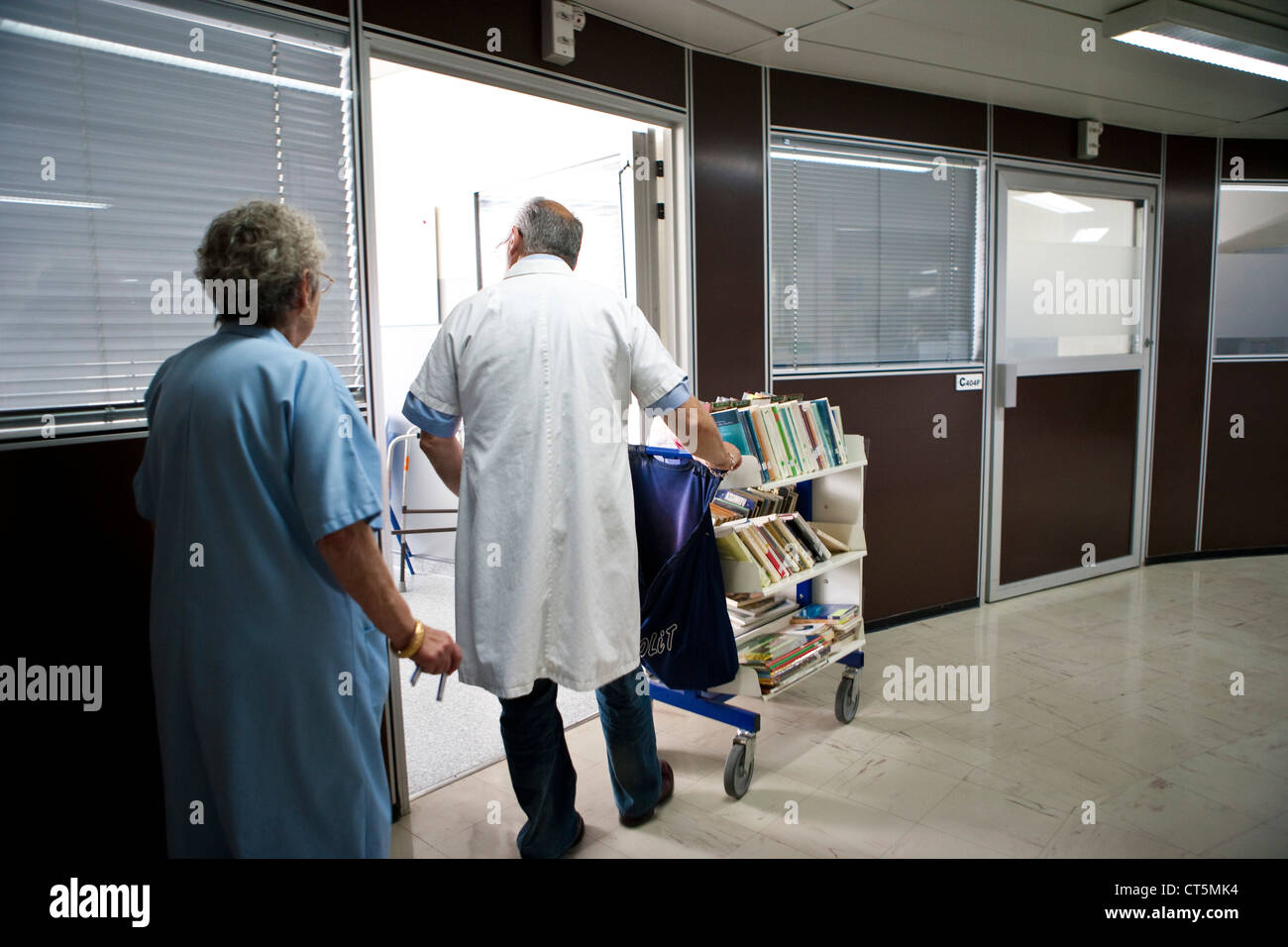 LIBRARY IN HOSPITAL Stock Photo - Alamy