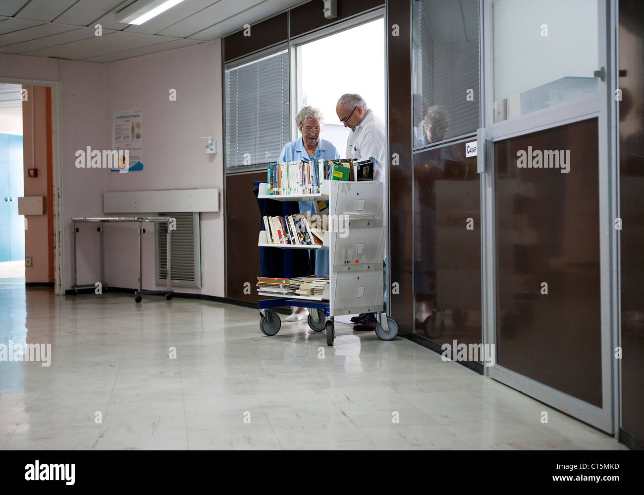 LIBRARY IN HOSPITAL Stock Photo - Alamy