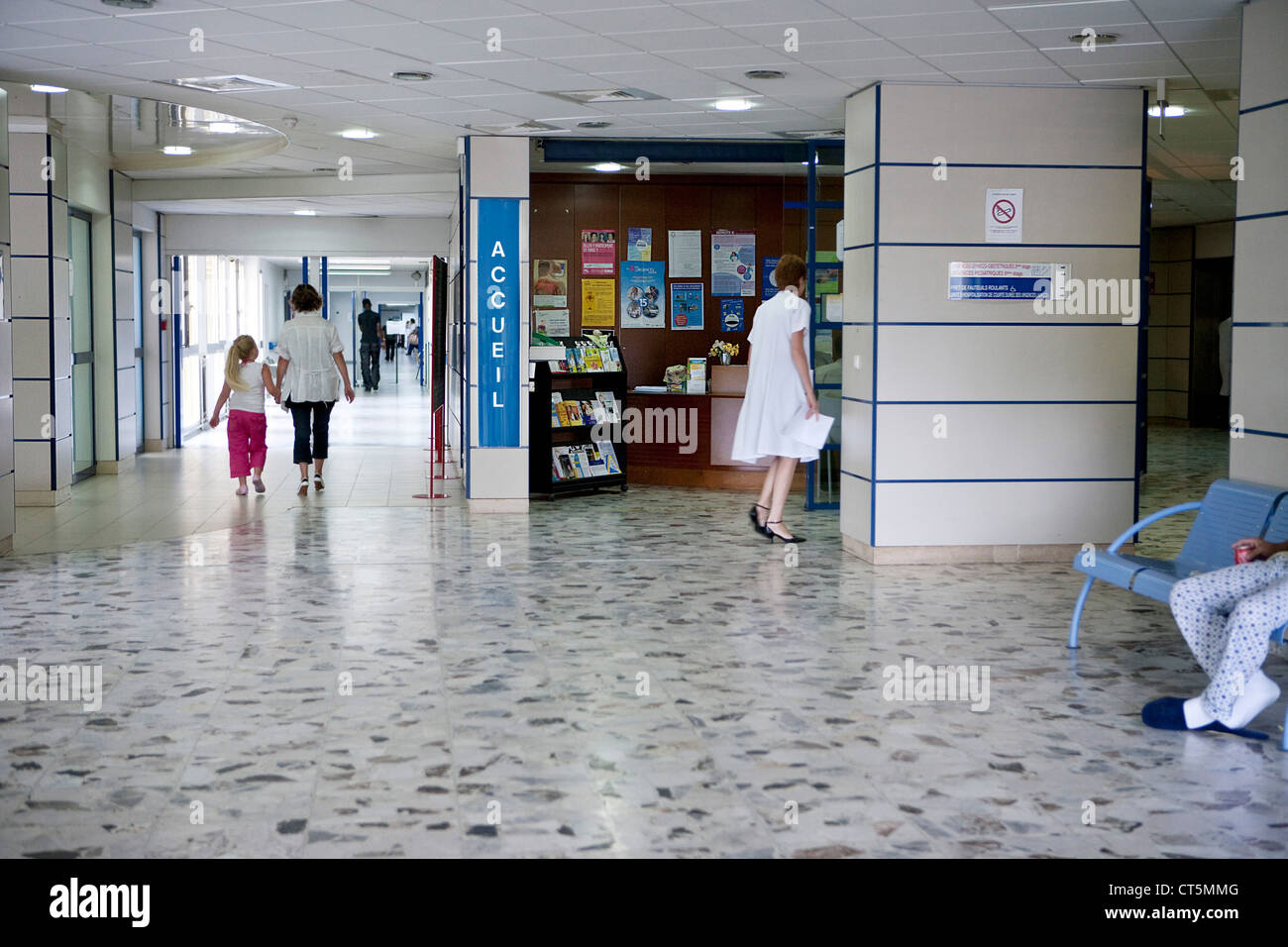 Hospital reception hi-res stock photography and images - Alamy
