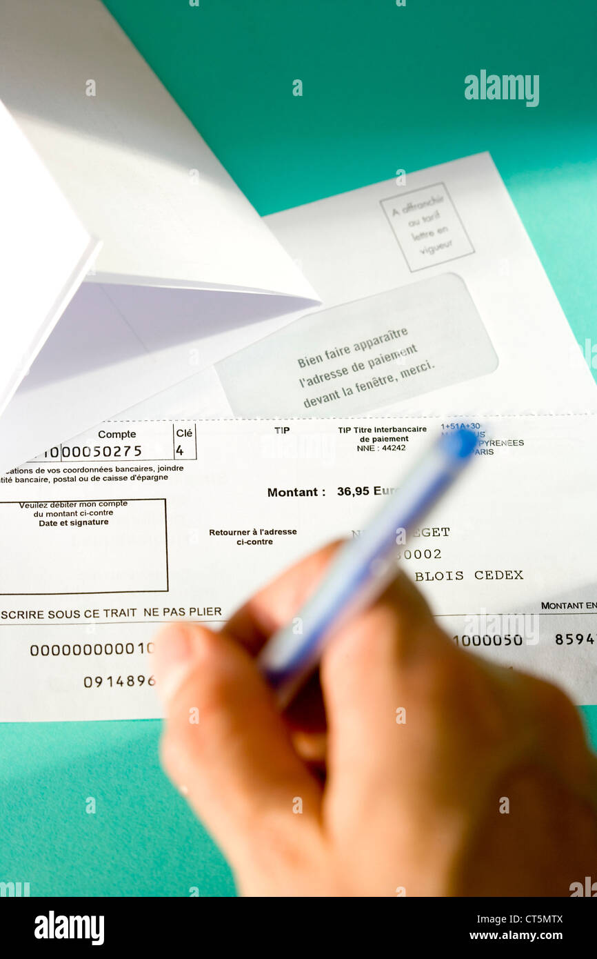 Letter forms hi-res stock photography and images - Alamy