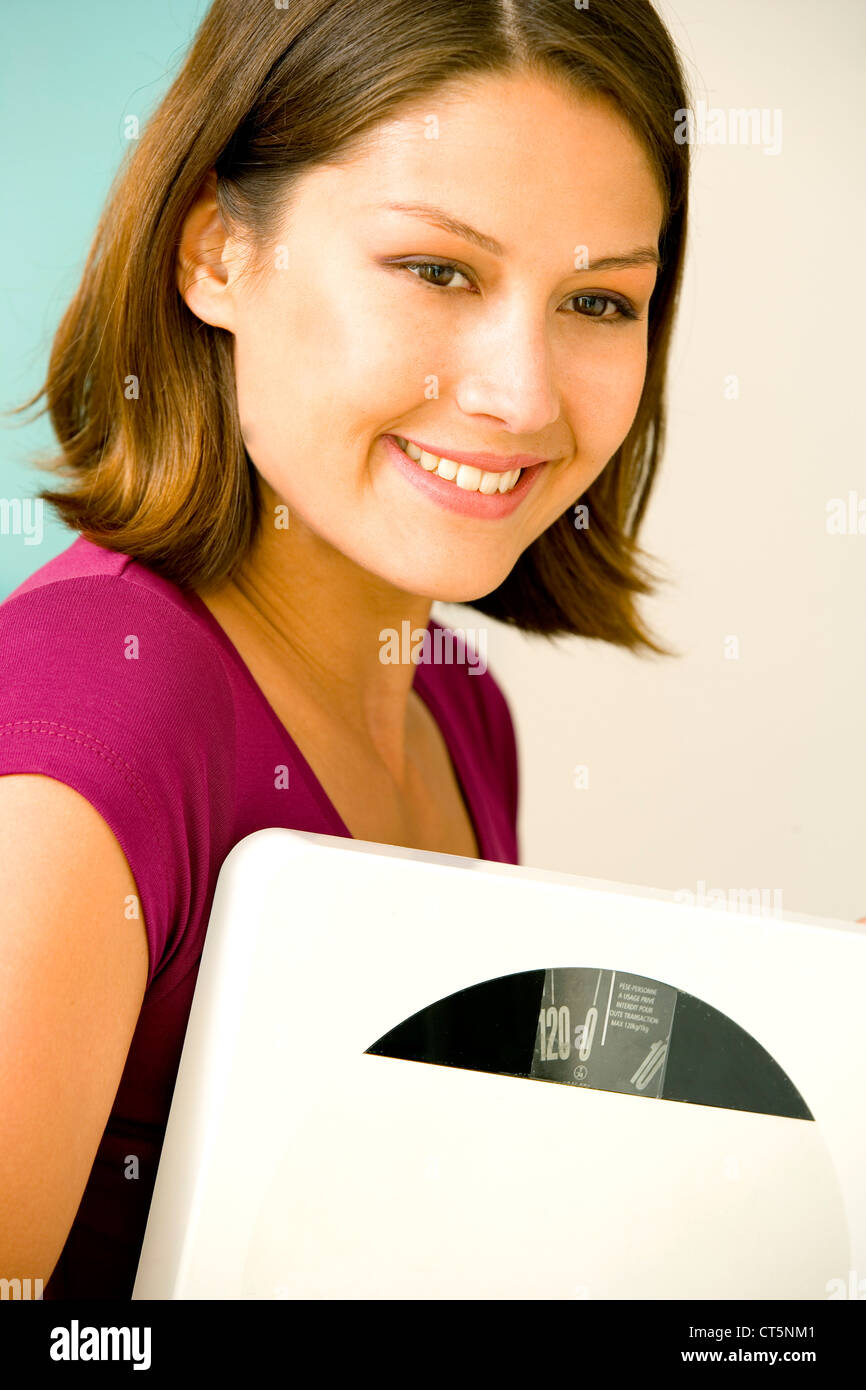 Woman weight scale smile alone hi-res stock photography and images - Alamy