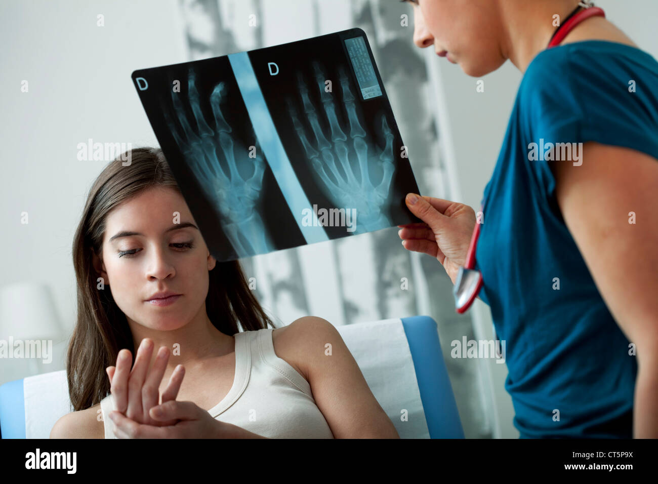 ORTHOPEDICS CONSULTATION WOMAN Stock Photo - Alamy