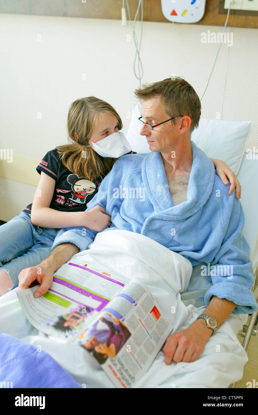Family visits hospital High Resolution Stock Photography and Images - Alamy