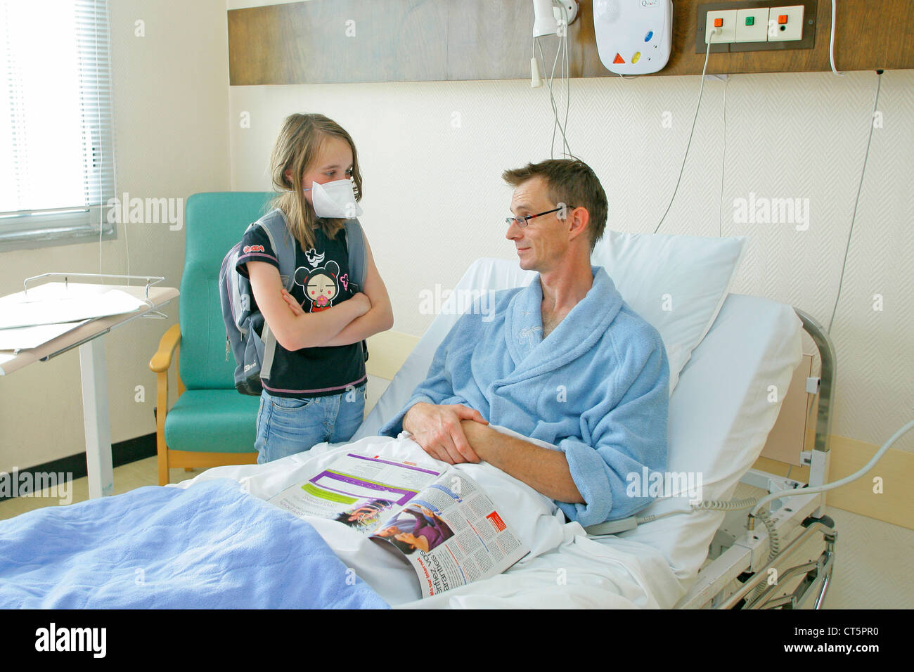 Family visits hospital High Resolution Stock Photography and Images - Alamy