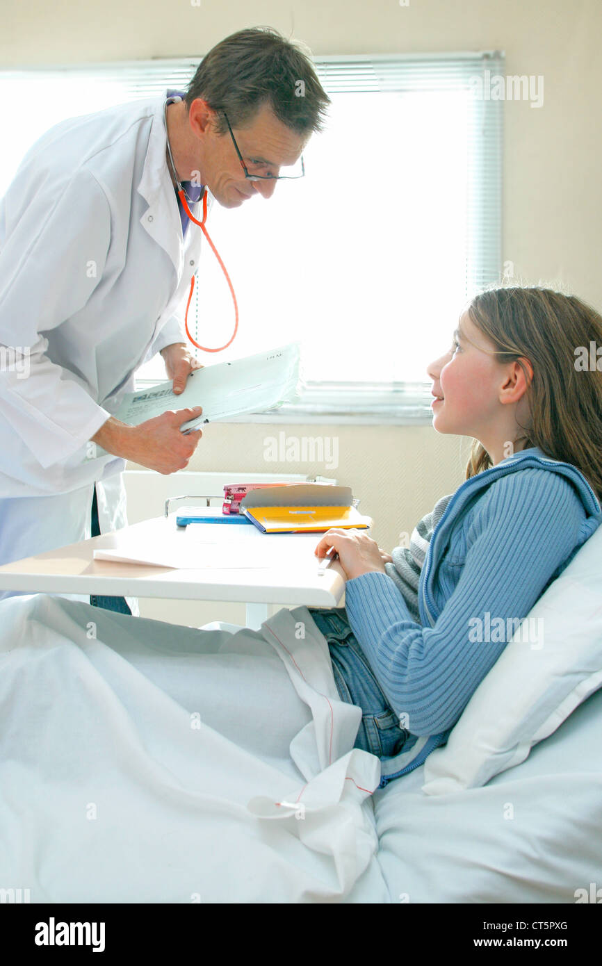 CHILD HOSPITAL PATIENT W. DOCTOR Stock Photo - Alamy