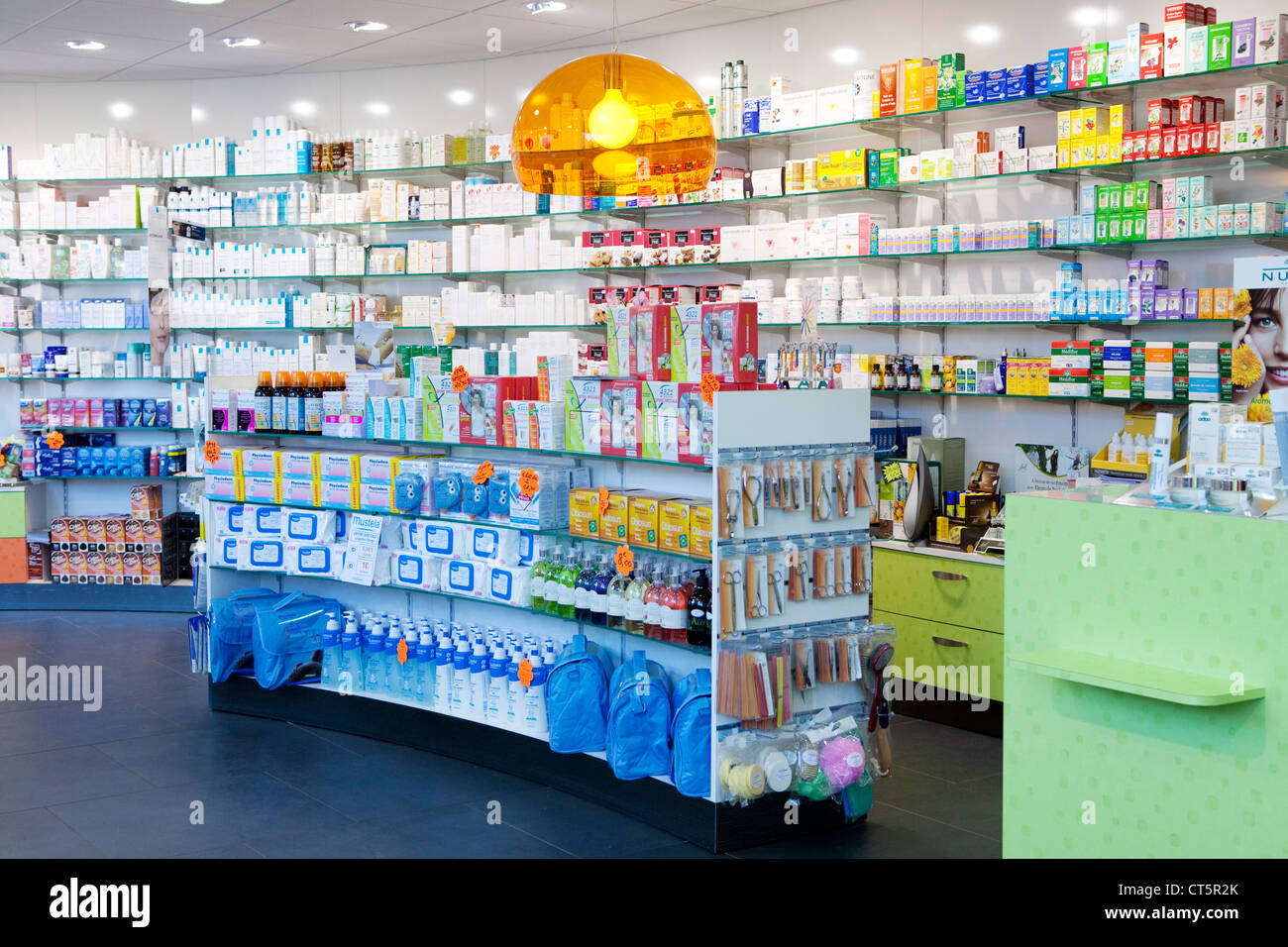 NON-PRESCRIPTION DRUG STORE Stock Photo - Alamy
